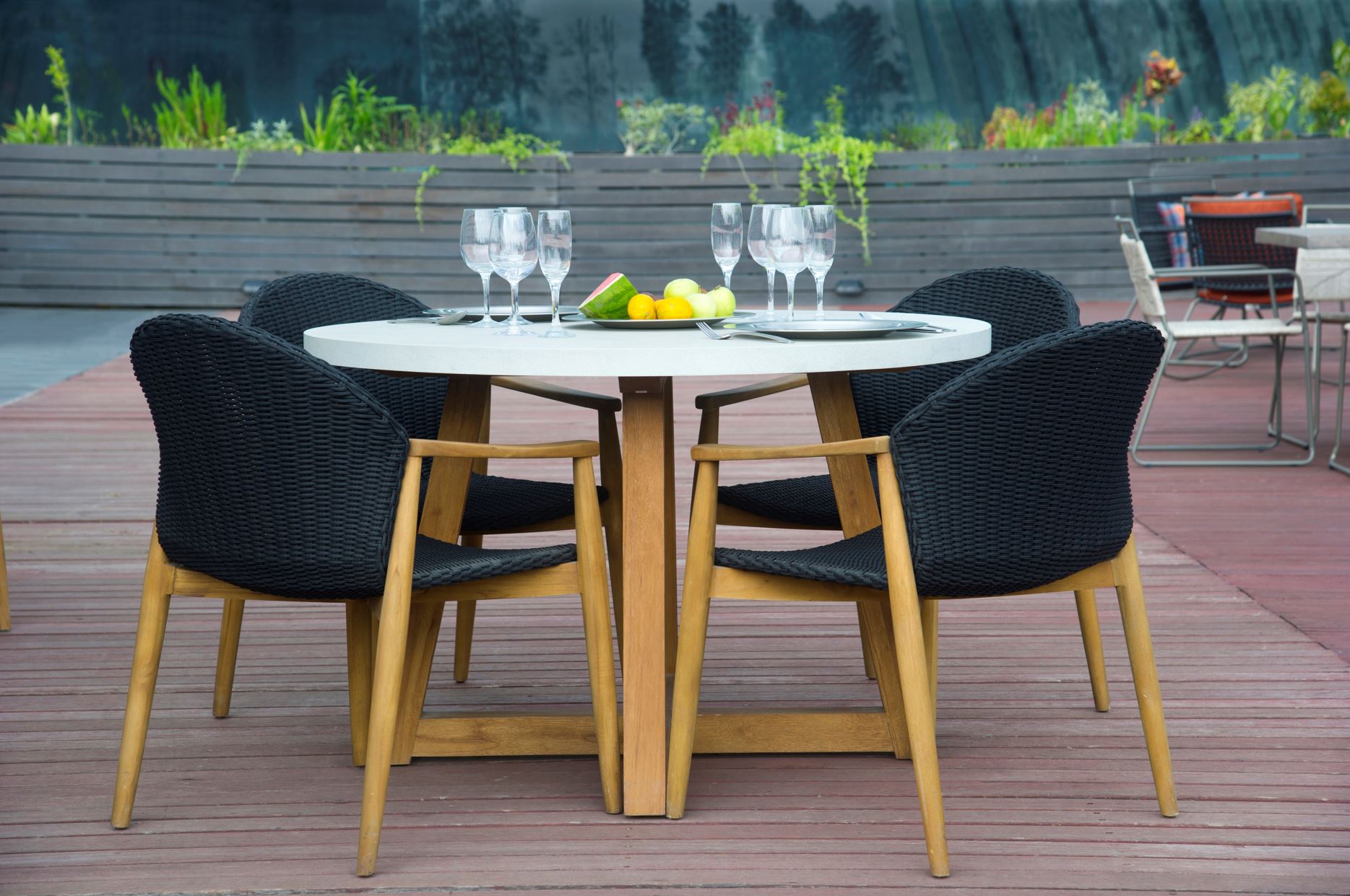 Mika Round Dining Table – Mountain House Furniture